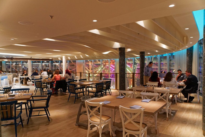 Solarium mit neuem Dach, Restaurants komplett verglast